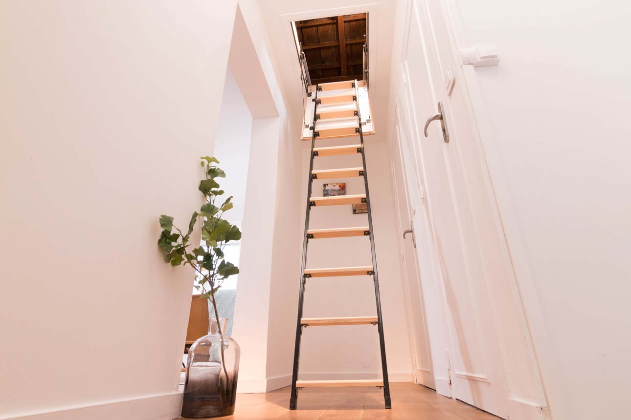 Installer un escalier escamotable (Vidéo) - [THEMATIQUE]